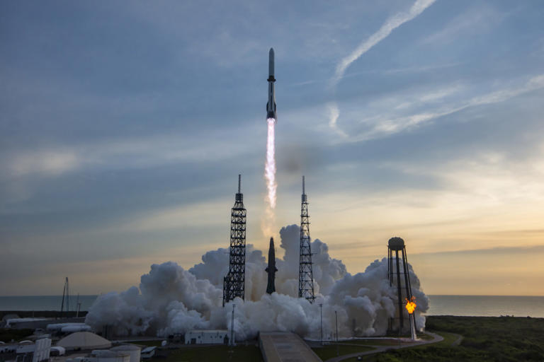 Jeff Bezos’ Blue Origin space venture reportedly considers seeking ...