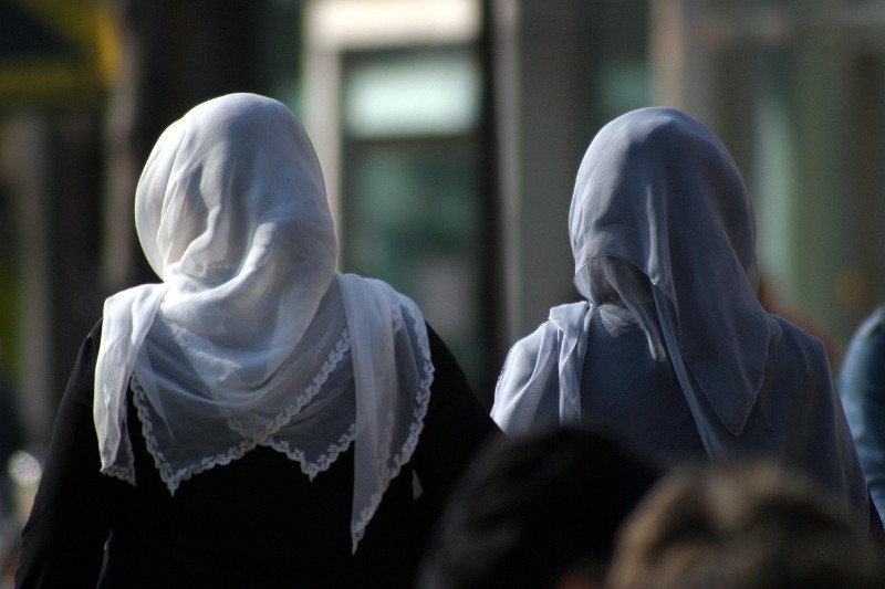 Karnataka rolls back 2022 uniform ban; allows hijab, religious symbols ...