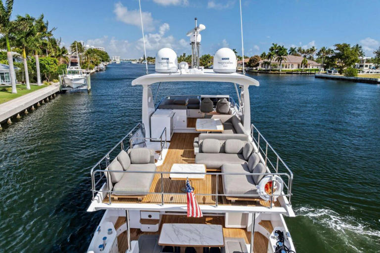 For sale: Azimut 66