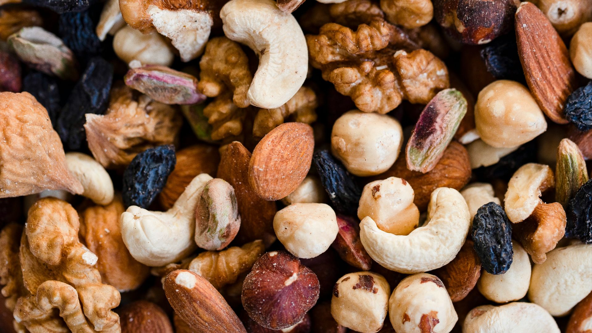 10 high-calorie snacks ruining your deficit & 10 you don't have to ...