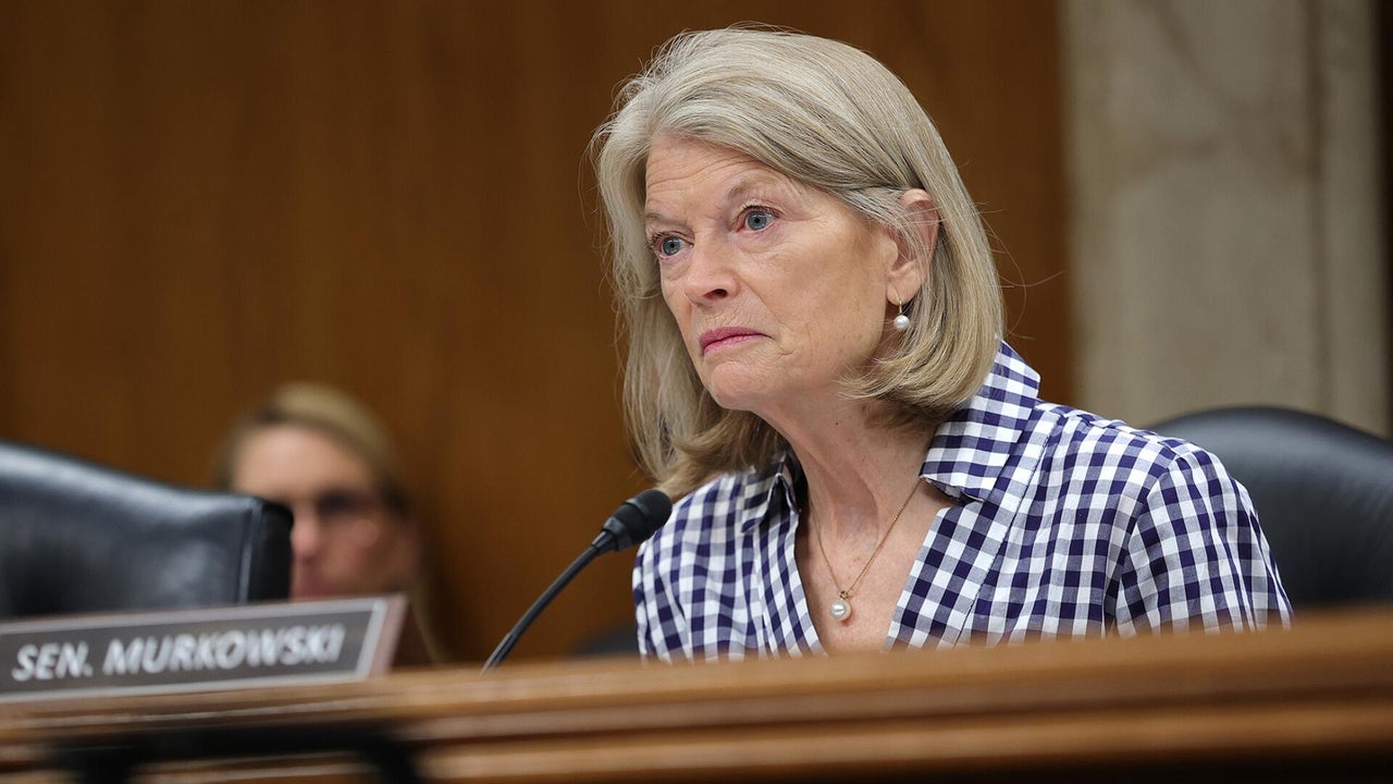 Murkowski joins Democrats on latest failed war powers vote