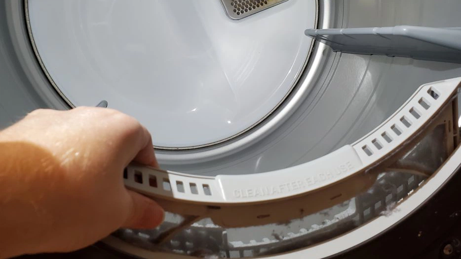 Experts warn laundry is a major source of microplastic pollution