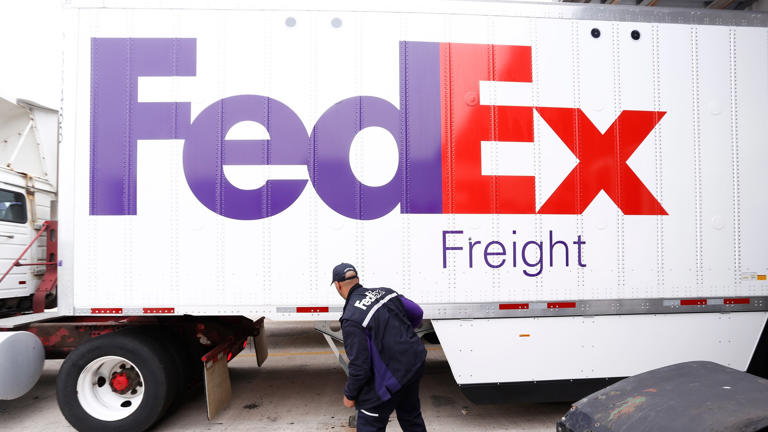 FedEx splits off freight unit as FedEx Freight hits NYSE Monday