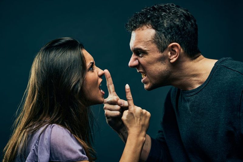 15 clear signs of toxic behavior in partners that shouldn’t be overlooked