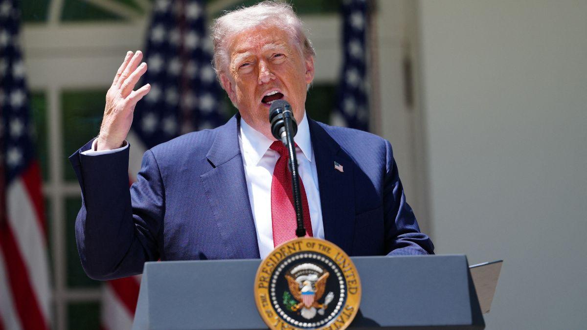 'Fire the bum!': Donald Trump calls out GOP staffer who made Mitch ...