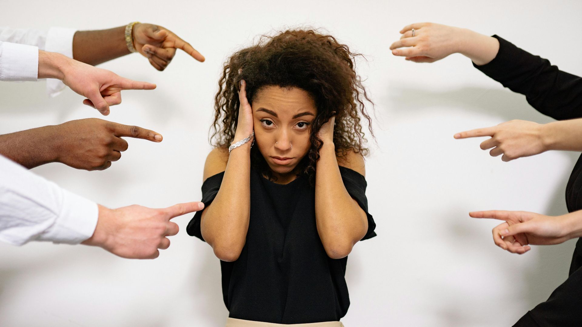 10 signs you’re the family scapegoat & 10 signs you’re the golden child