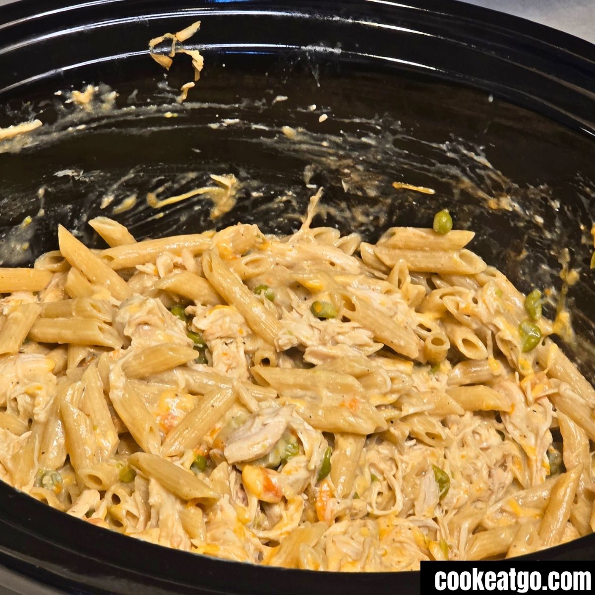 Slow cooker chicken pot pie pasta!