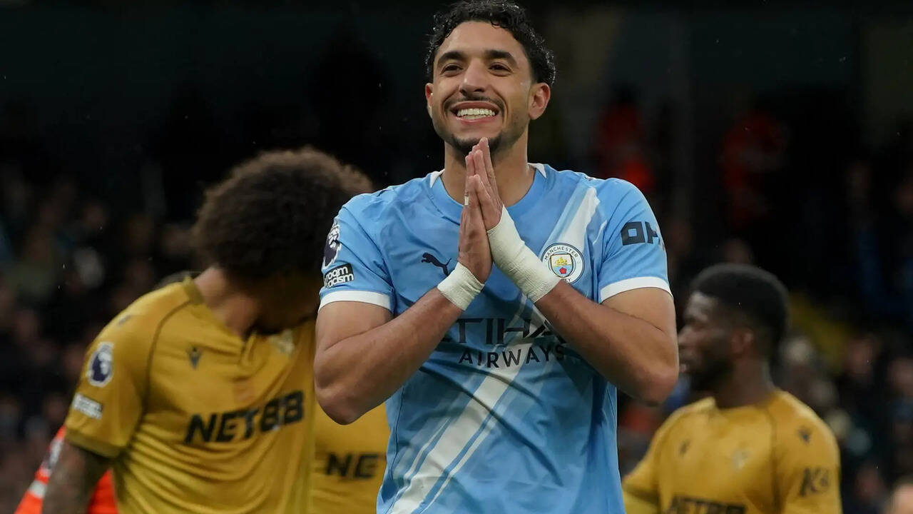 Manchester City narrowly trails Arsenal after 3-0 victory over Crystal ...