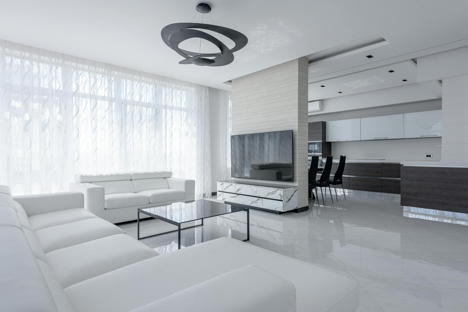 7 colors that visually enlarge a room & 7 that suffocate it