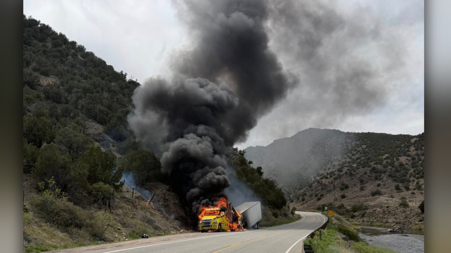 Highway 50 closed in both directions west of Cañon City for vehicle fire