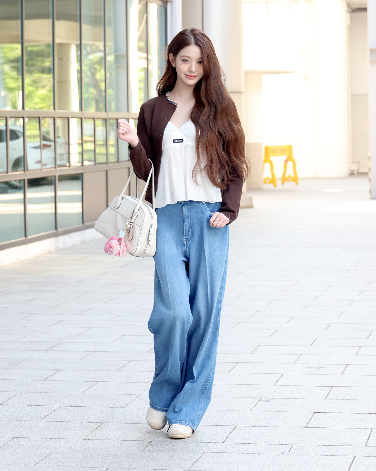 Jang Won-young, effortless chic spring fashion debuts