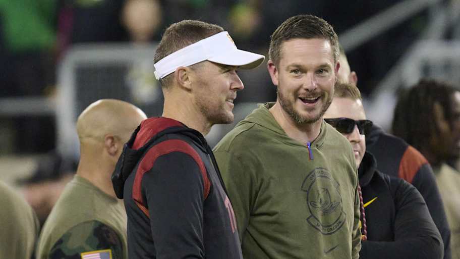 Oregon's late official visit addition fuels USC recruiting rivalry