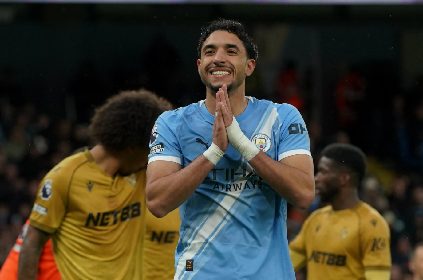 Man City níu hy vọng vô địch Ngoại hạng Anh
