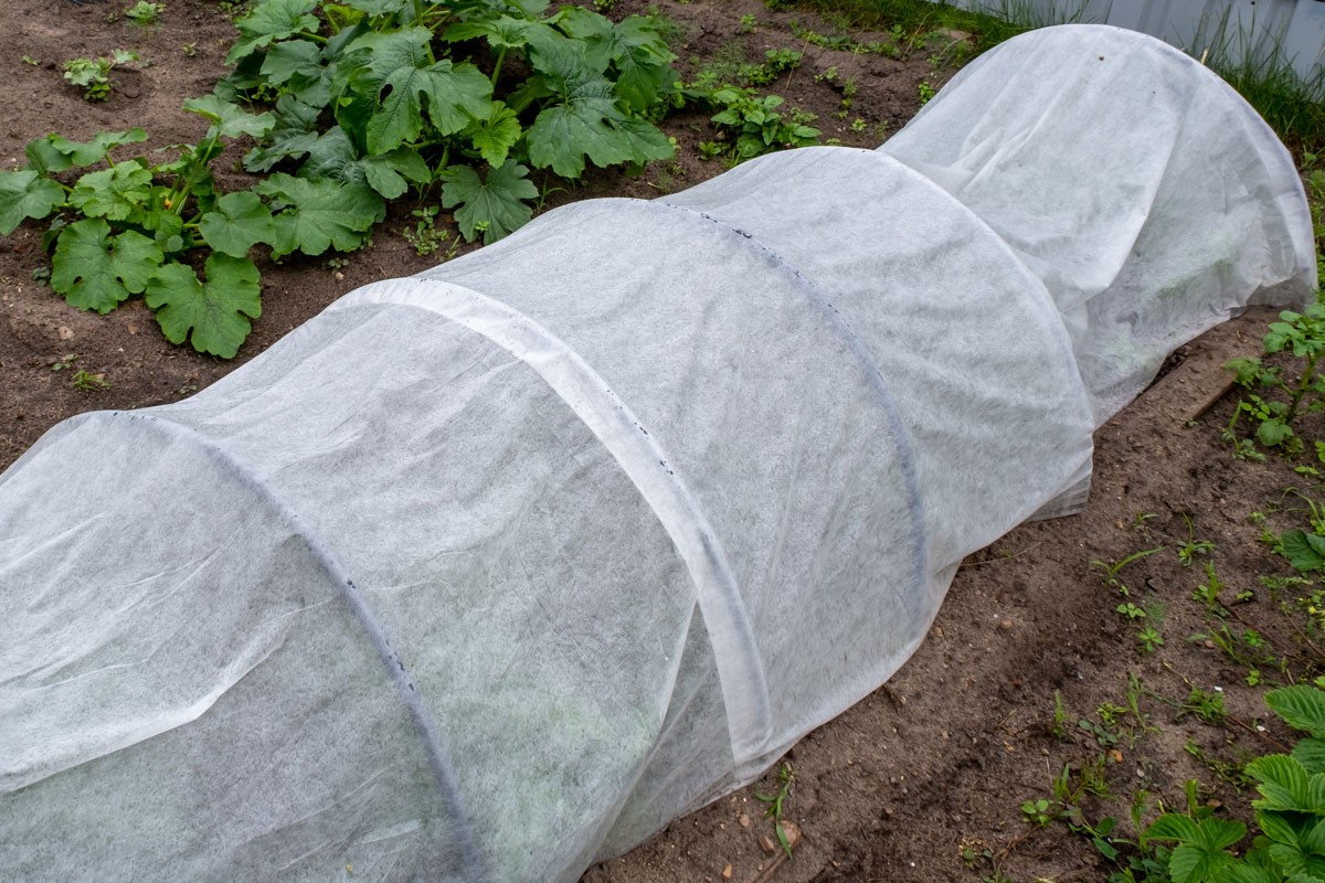 Comment fabriquer une protection contre la grêle pour serre ou tunnel ...