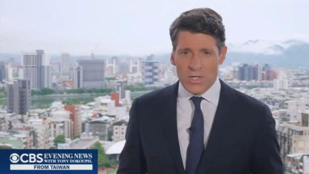 Tony Dokoupil's 'CBS Evening News' cuts short after cameraman collapses ...