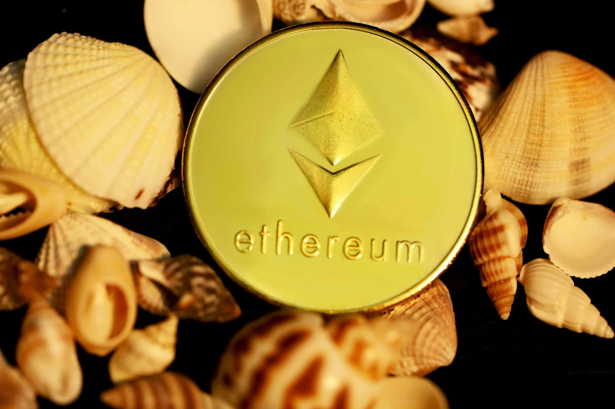 Wells Fargo dispara un 60% su exposición a Ethereum con el ETF de BlackRock