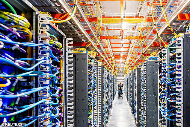 Mega-rich CEO slashes 4,000 jobs amid AI push and Wall Street rewards ...