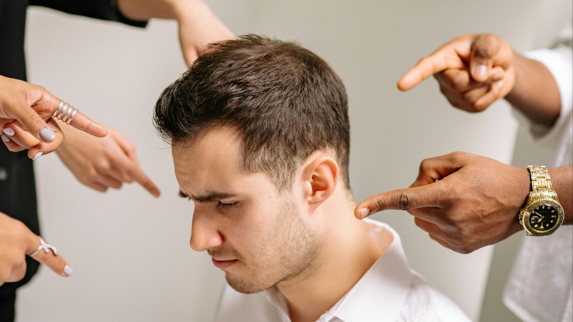 10 signs you’re the family scapegoat & 10 signs you’re the golden child