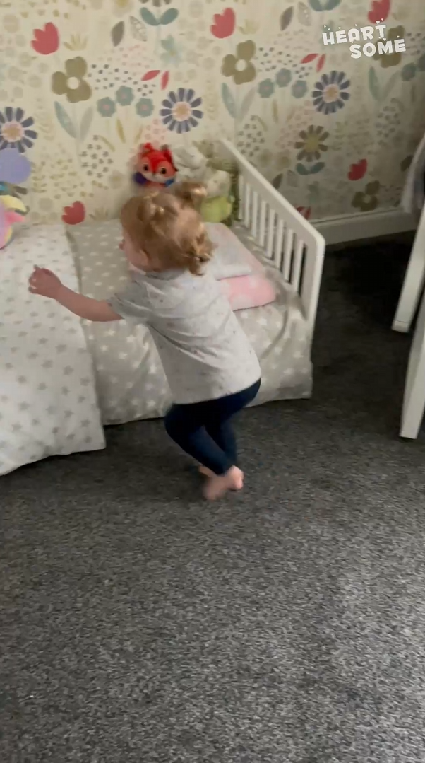 This cute toddler’s reaction to her new bed is pure happiness