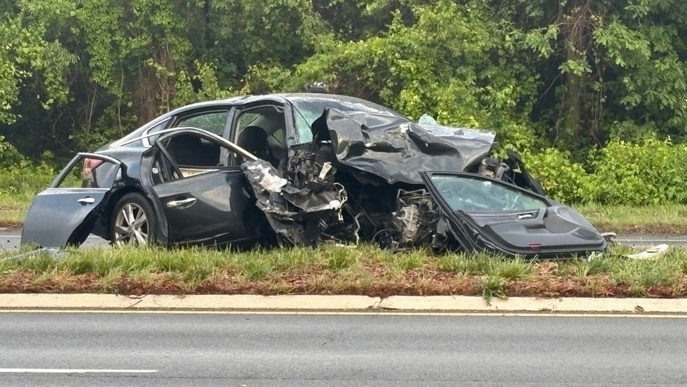 Stolen delivery truck crashes in Lorton; 2 people sent to the hospital