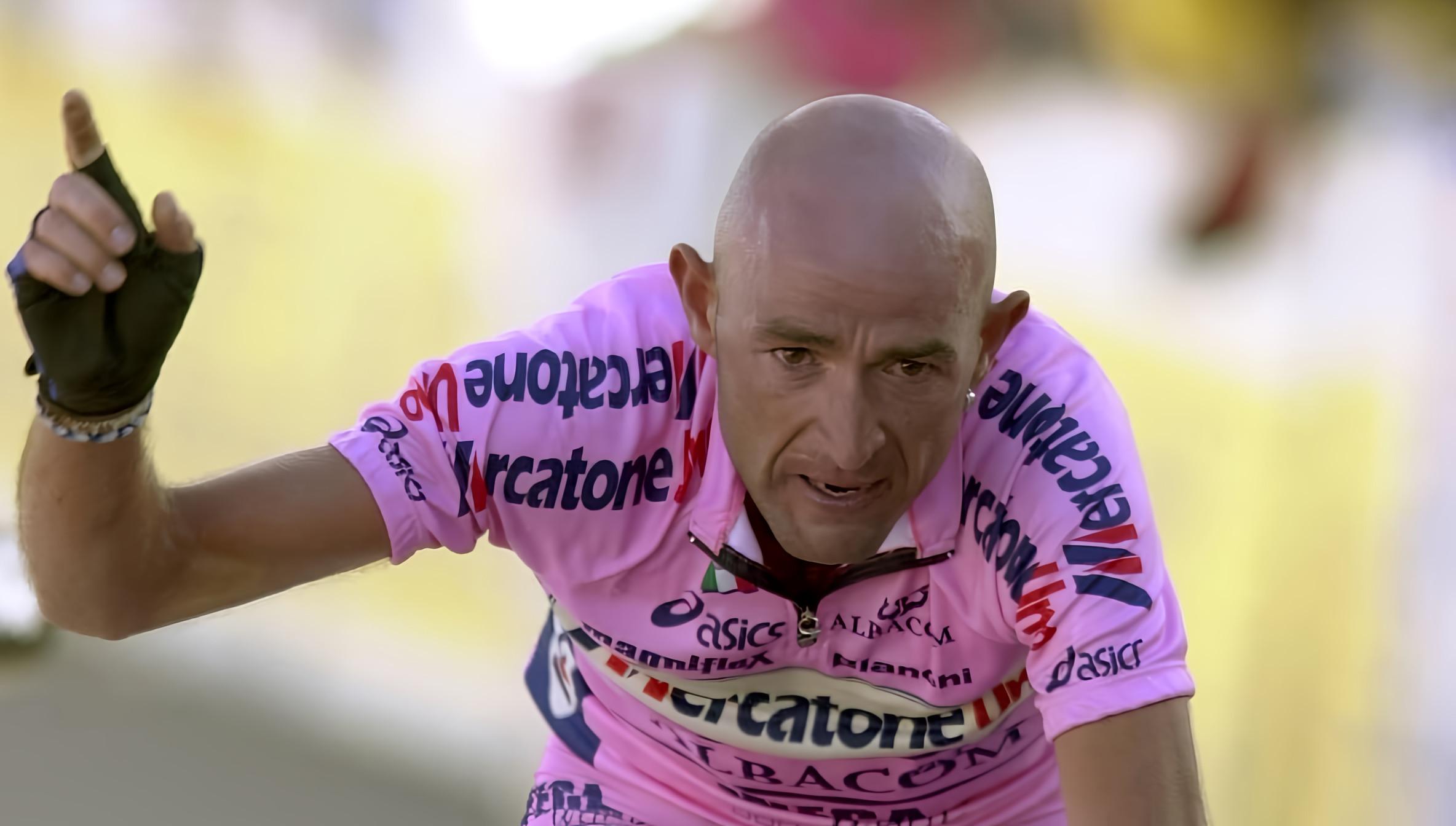 Pantani, un giallo senza verità: "Marco raggirato e lasciato solo"