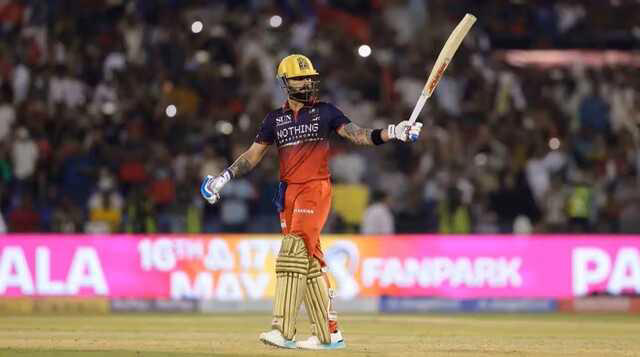 Virat Kohli overtakes former RCB teammate in this T20 record with a ...