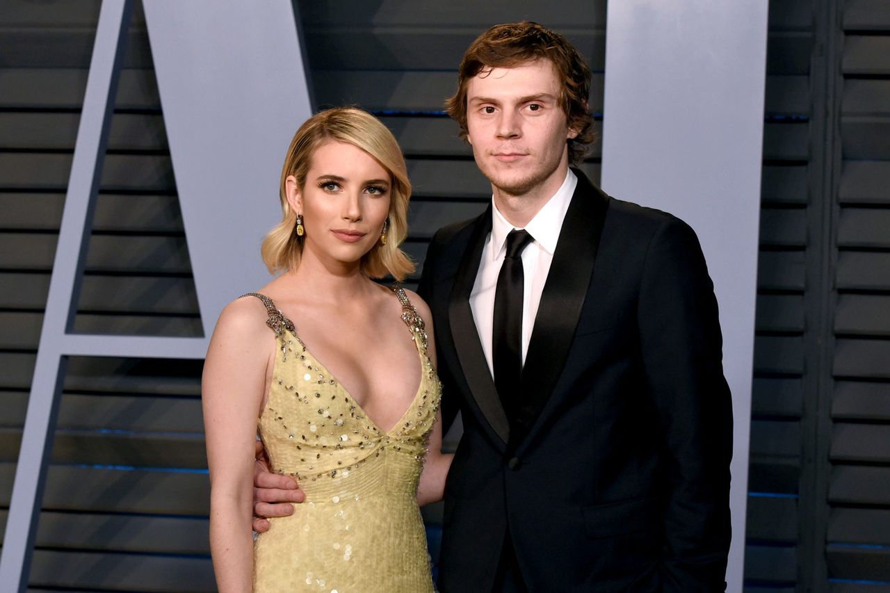 Emma Roberts and Evan Peters reunite to preview “American Horror Story ...