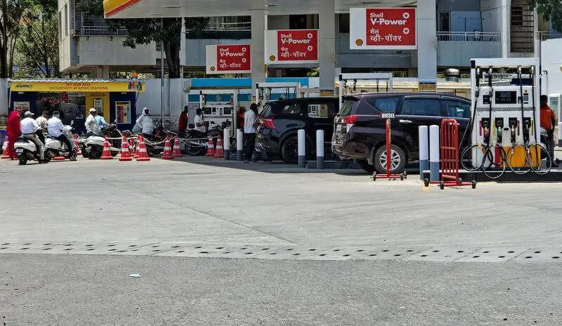 Petrol, diesel sales surge by 20% amid price hike fear, PM’s announcement