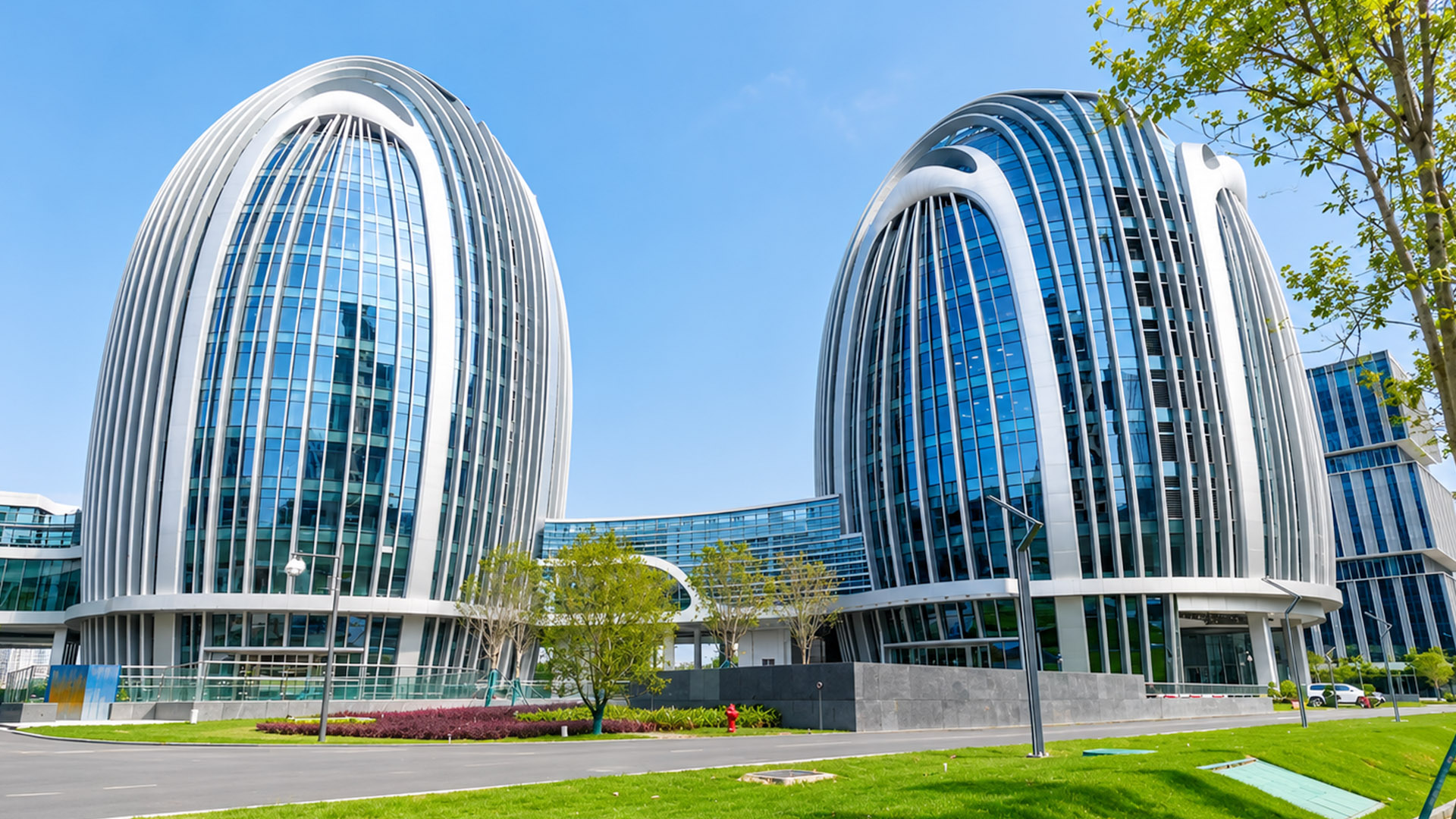 Chinese business districts feature tower designs rarely seen in other ...