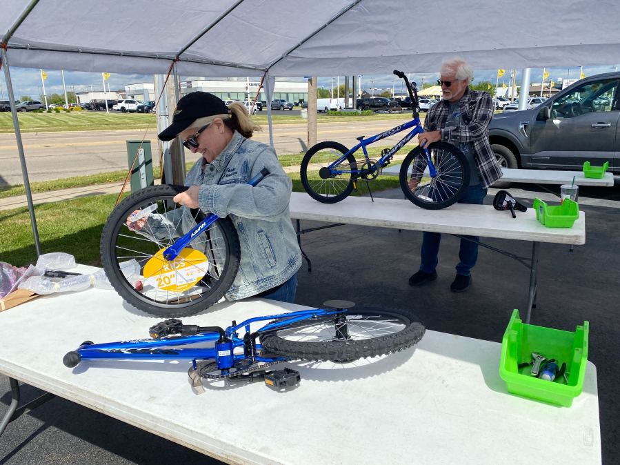 Build-A-Bike event in Belvidere provides over 100 kids with new bikes ...
