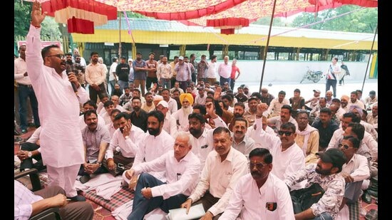 Ludhiana: Sanitation contract workers protest, push for job regularisation