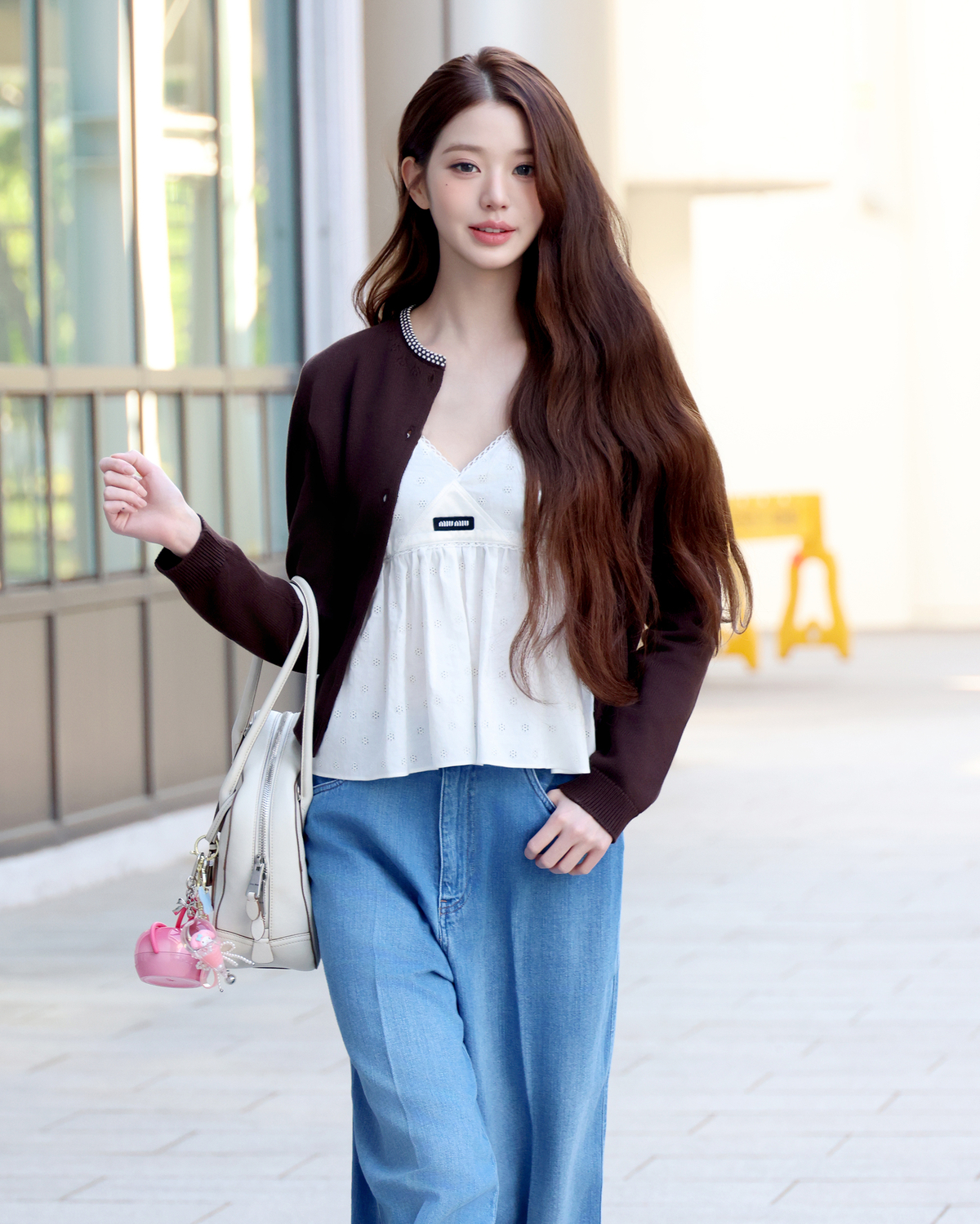 Jang Won-young, effortless chic spring fashion debuts