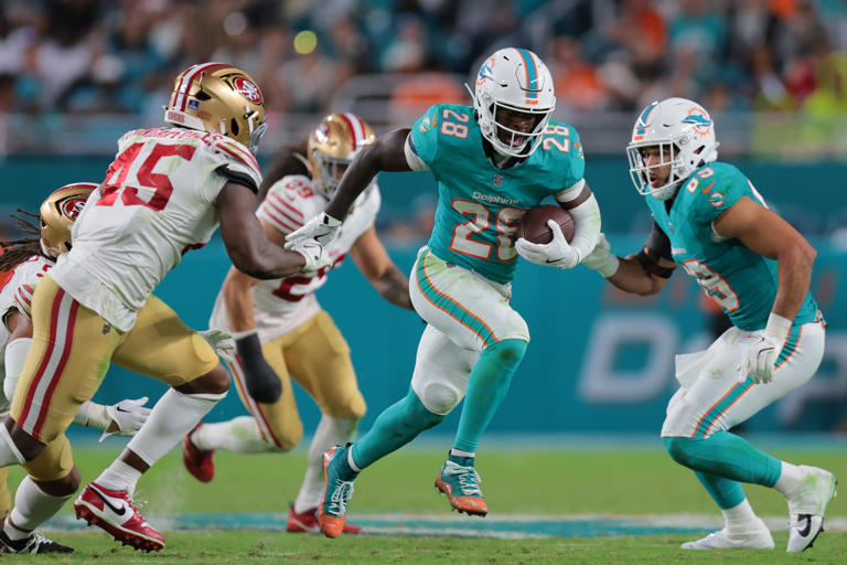 One of Mike McDaniel's final conversations as the Miami Dolphins head ...