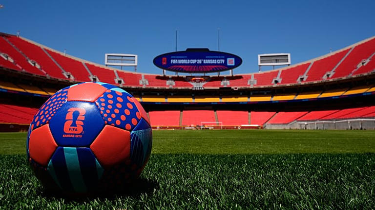 'Hazardous' heat could put World Cup players’ health and performance at ...