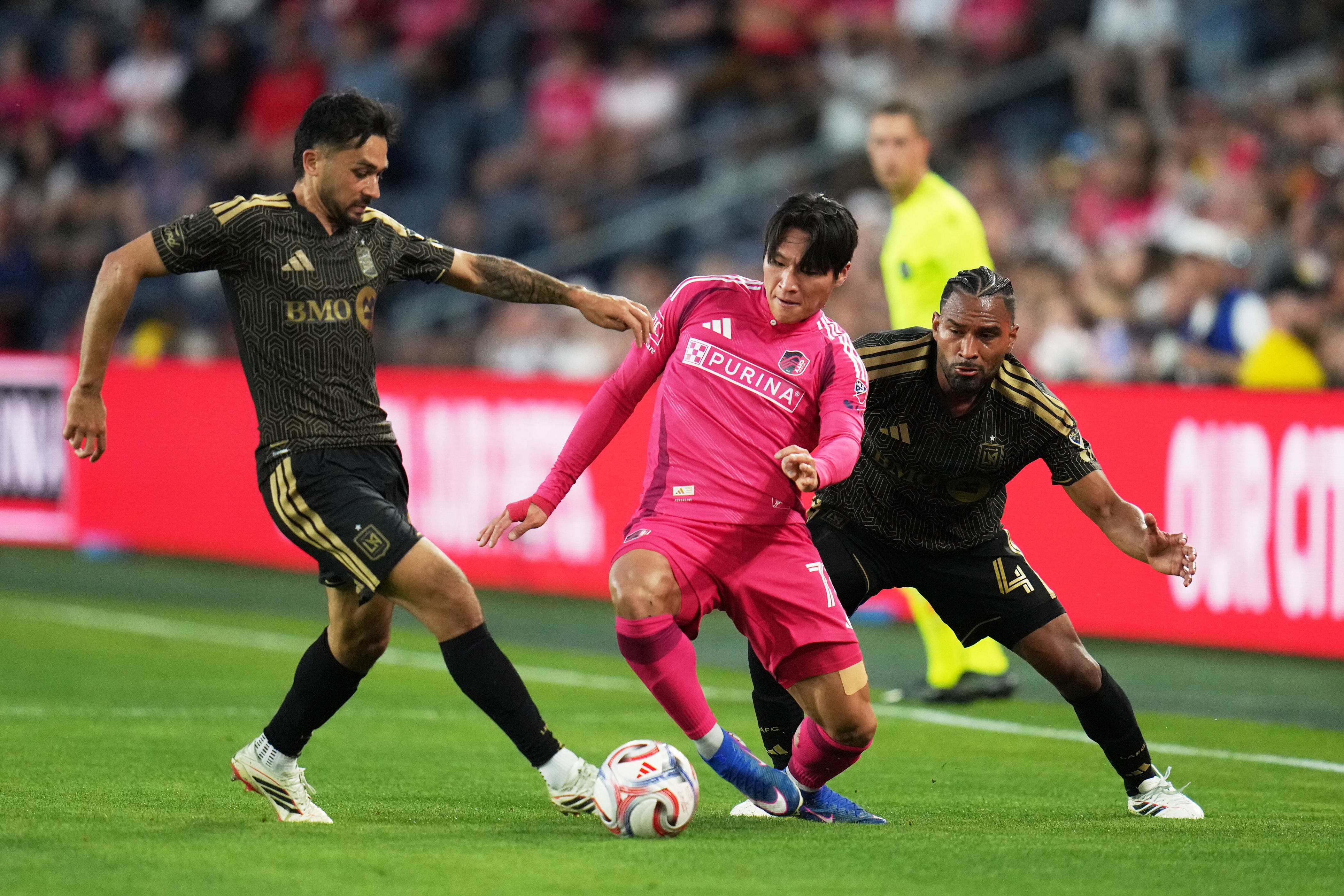 LAFC's shocking defeat extends losing streak, manager under fire