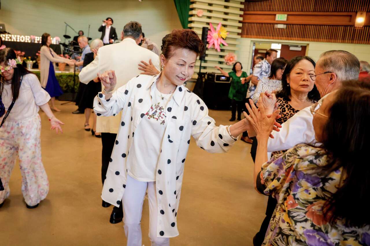 ‘I still feel young': SF.'s senior prom returns after a pandemic-era pause