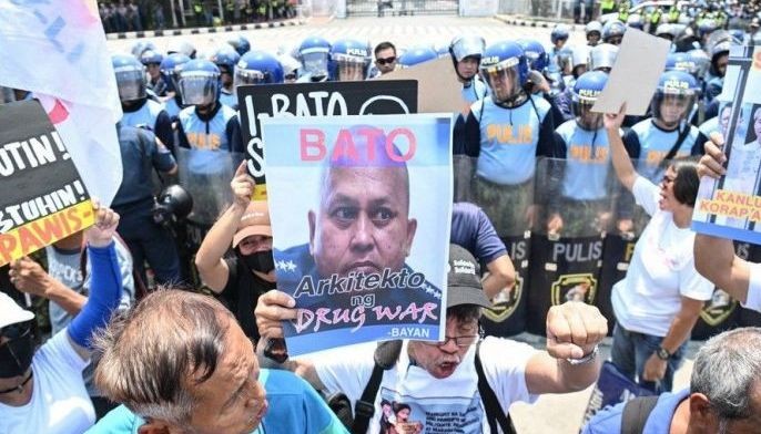 DOJ orders arrest of Dela Rosa if he attempts to leave country