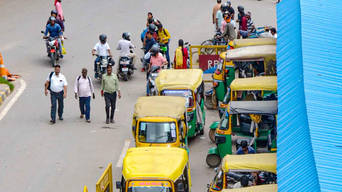 Delhi: What are the new e-rickshaw rules to come into effect from tomorrow?