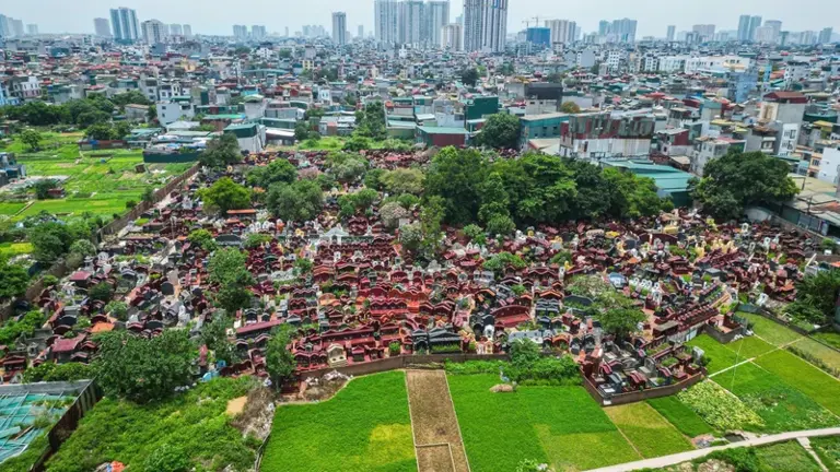 Hiện trạng khu đất làm nhà tang lễ với 2 tòa tháp giữa trung tâm Hà Nội