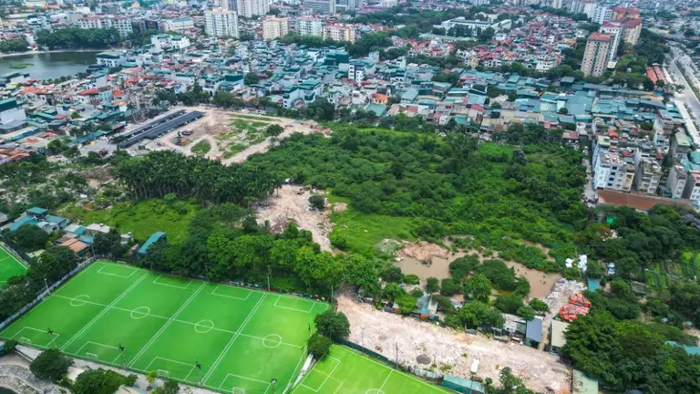 Hiện trạng khu đất làm nhà tang lễ với 2 tòa tháp giữa trung tâm Hà Nội