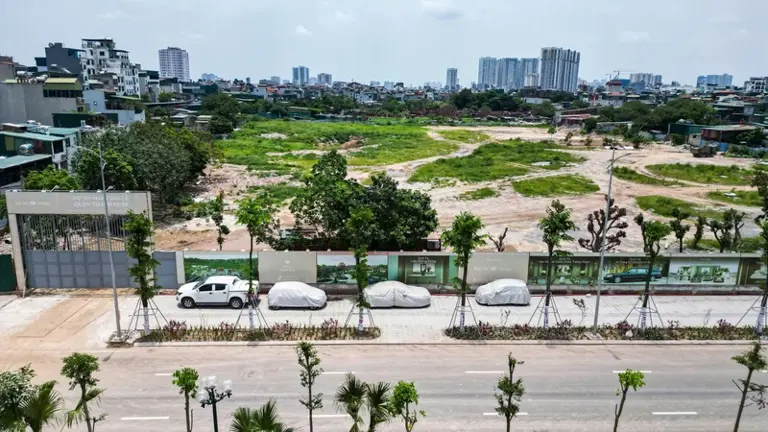 Hiện trạng khu đất làm nhà tang lễ với 2 tháp giữa trung tâm Hà Nội