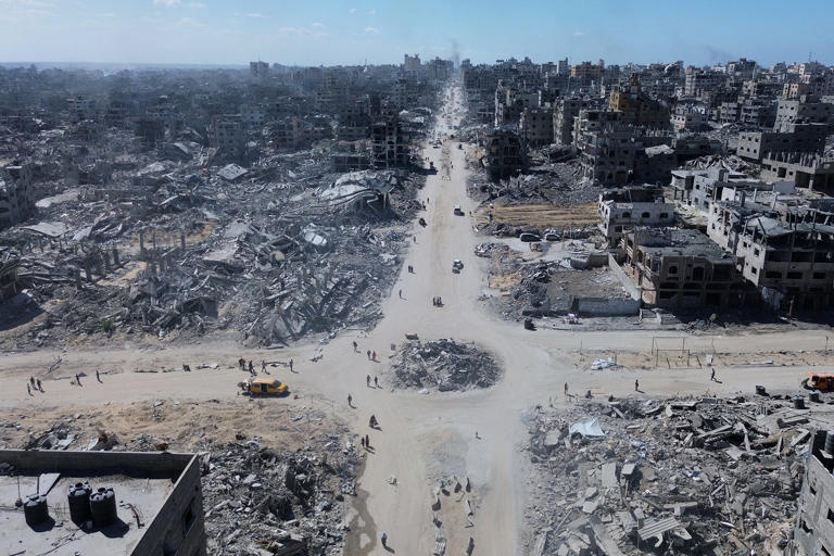 The Gaza digital workers freelancing through blackouts