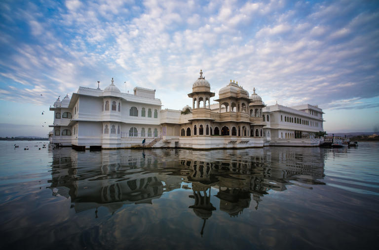 In India, this magnificent white marble palace turned into a hotel has ...