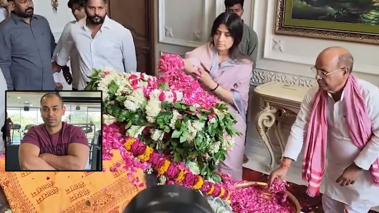 Dimple Yadav pays final goodbye to Prateek Yadav | Heartbreaking moment!