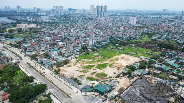 Hiện trạng khu đất làm nhà tang lễ với 2 tòa tháp giữa trung tâm Hà Nội