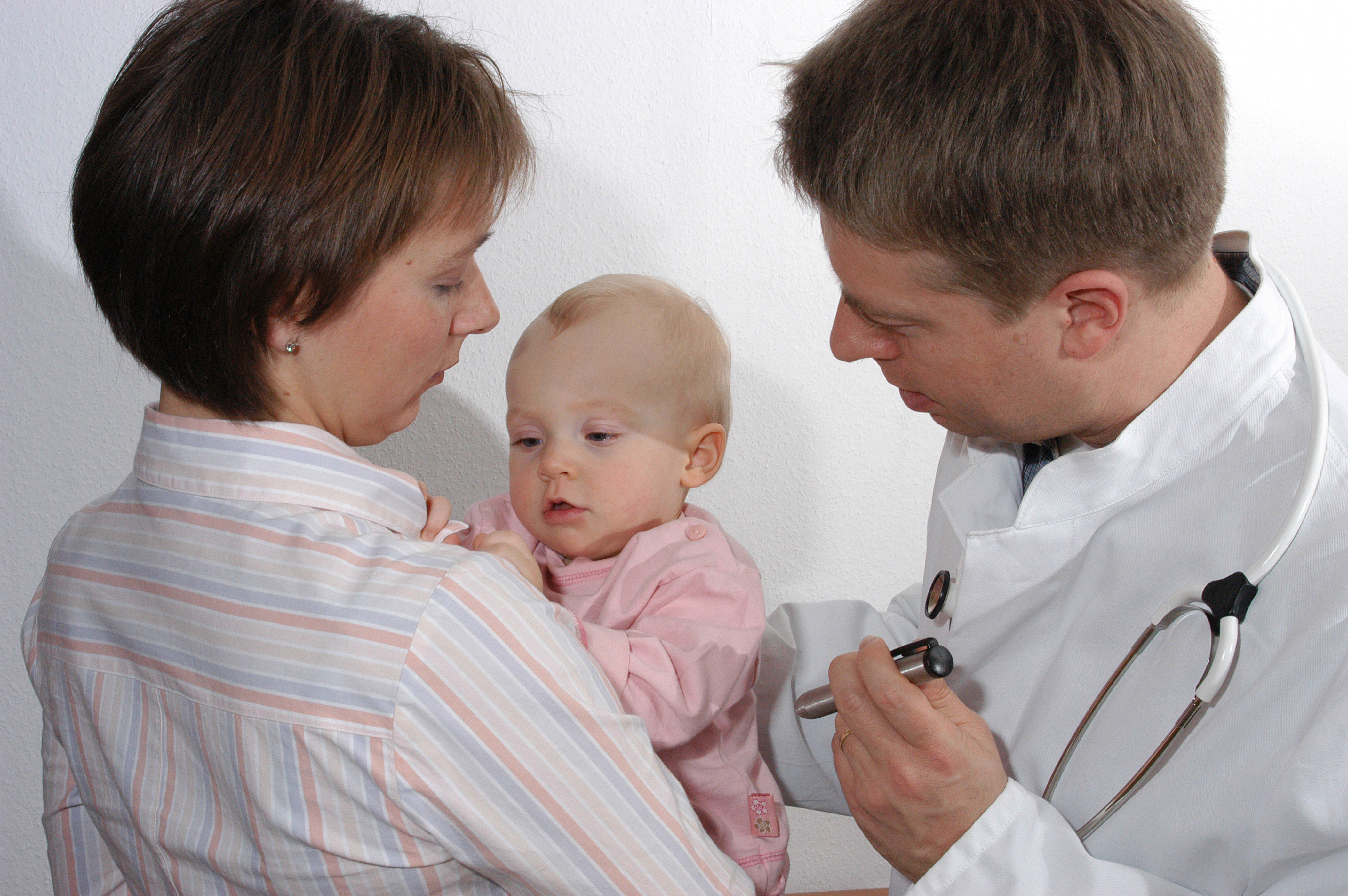Five early signs of SMA every parent should look out for