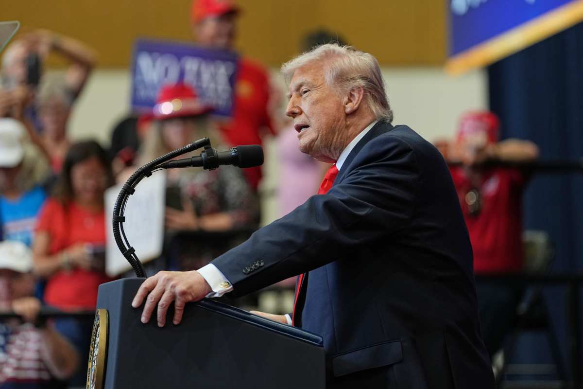 Mark Kelly accuses Trump of trying to 'silence' him over criticism of ...