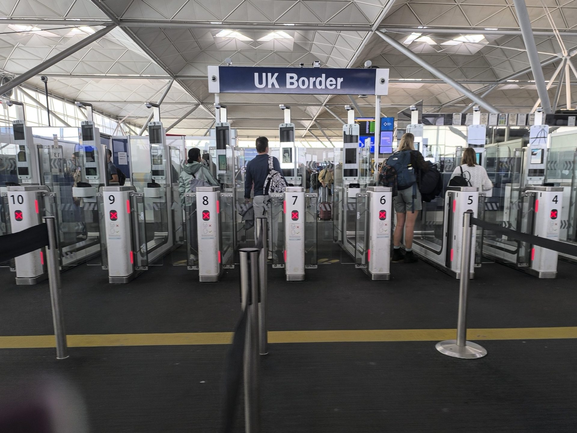 UK airport e-gates will open to children aged eight