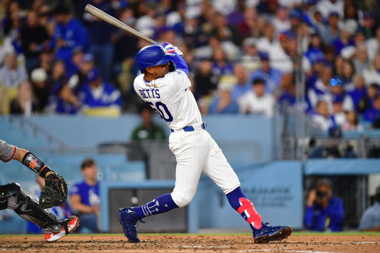 Dodgers’ offense backs up Shohei Ohtani’s latest gem in win over Giants