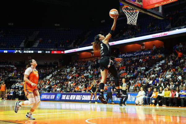 Chennedy Carter continues electric start with Aces in win vs. Sun